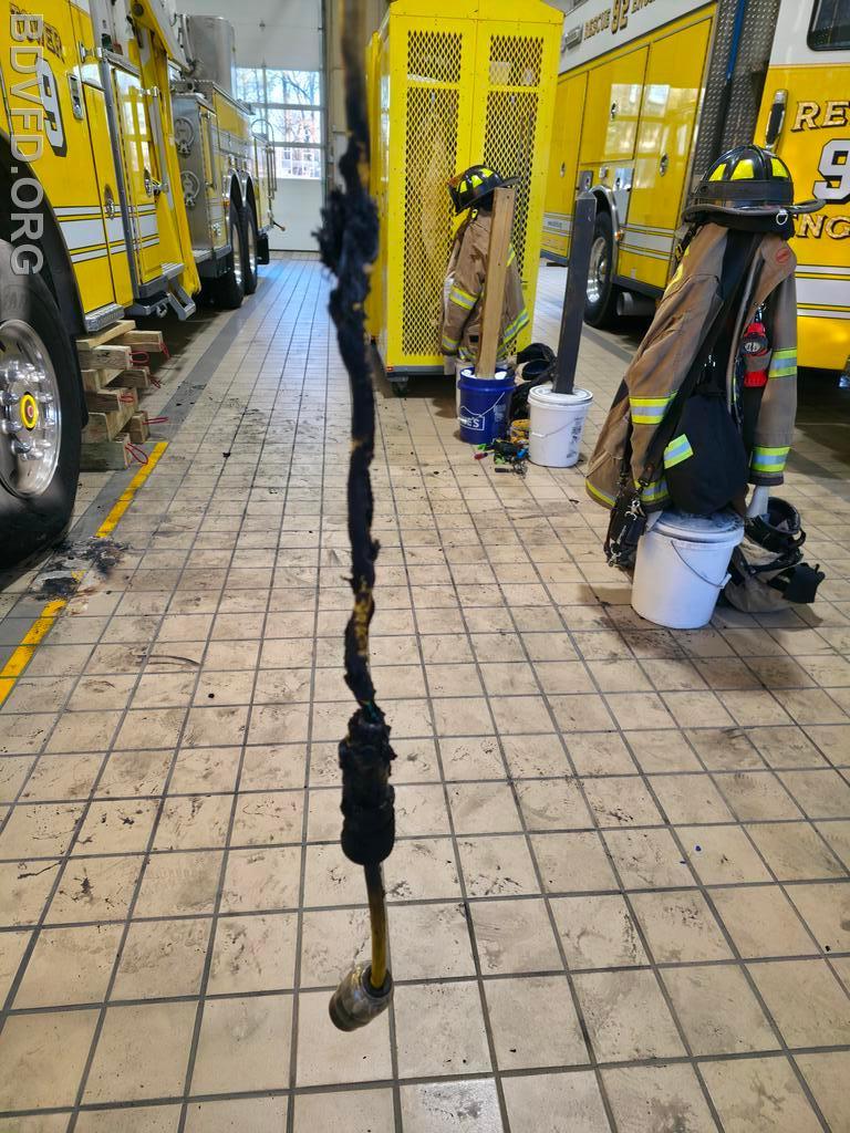 Firefighters Quickly Find and Extinguish Overnight Apparatus Fire in ...